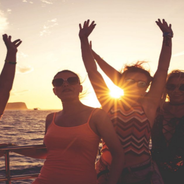 Magic boat party Ibiza, la primera fiesta en barco de Ibiza