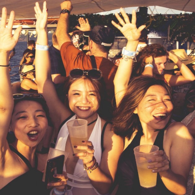 Magic boat party Ibiza, la primera fiesta en barco de Ibiza